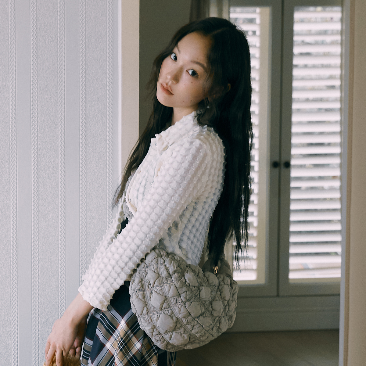 韓星私下愛用！韓國小眾品牌CARLYN雲朵包，比COS更好買～ | Buy&Ship（台灣）